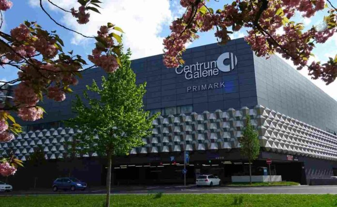 Primark finalmente a Roma: assembramenti per l'inaugurazione