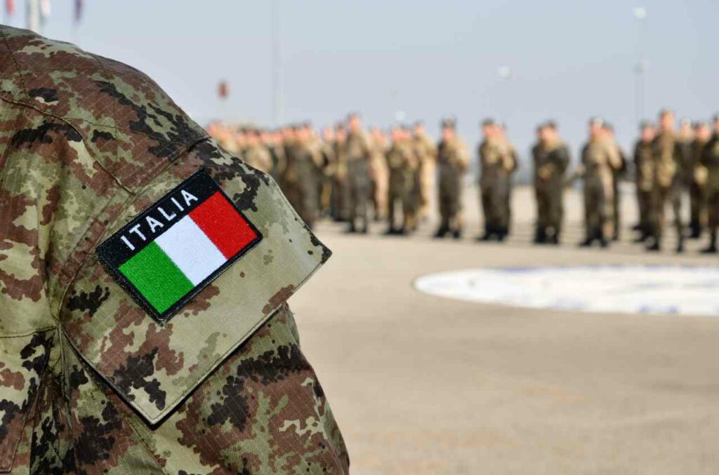 Militari, ecco come ci si diventa e quanto si guadagna