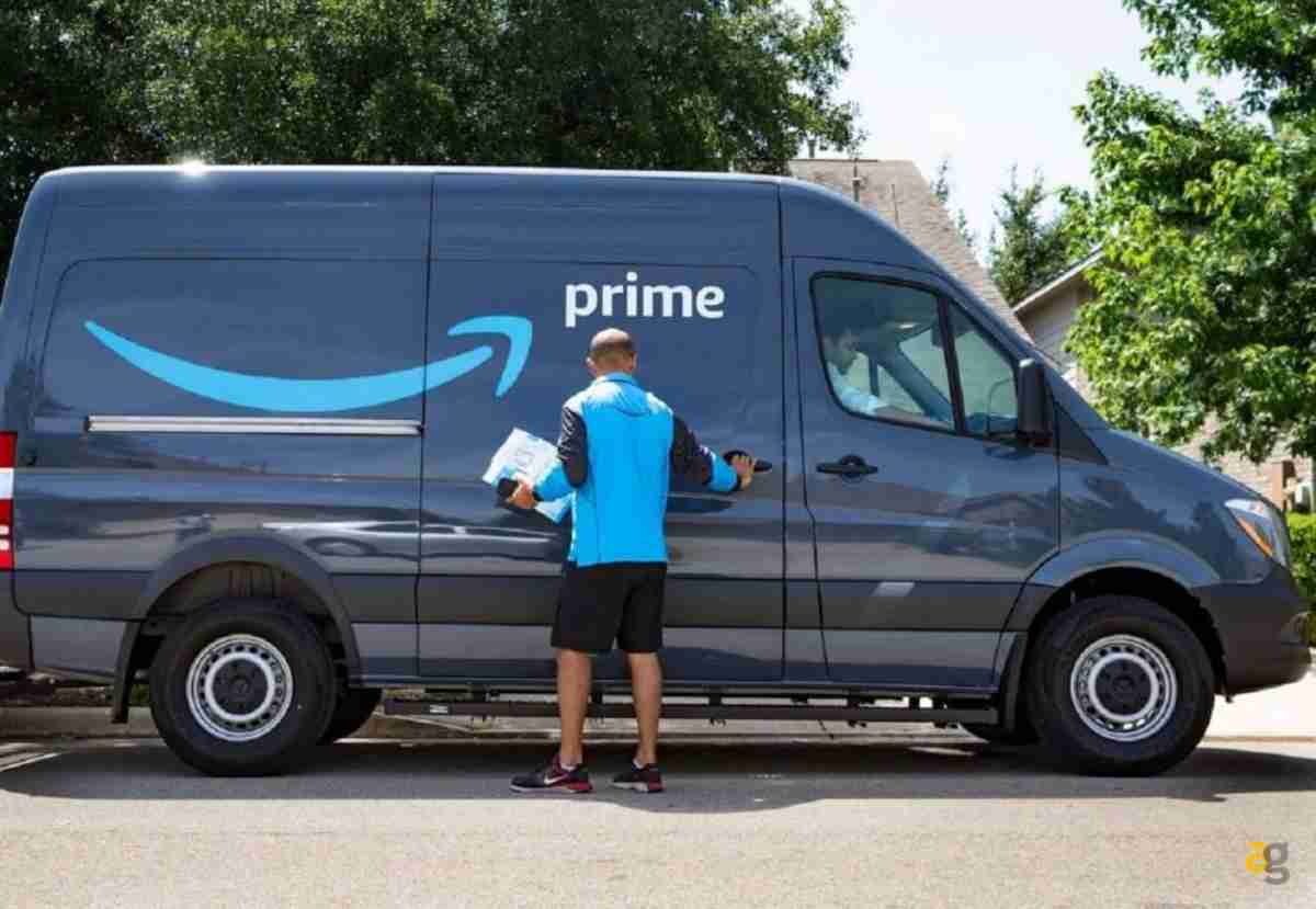 Amazon, la consegna diventa virale: licenziato il corriere, ecco perché