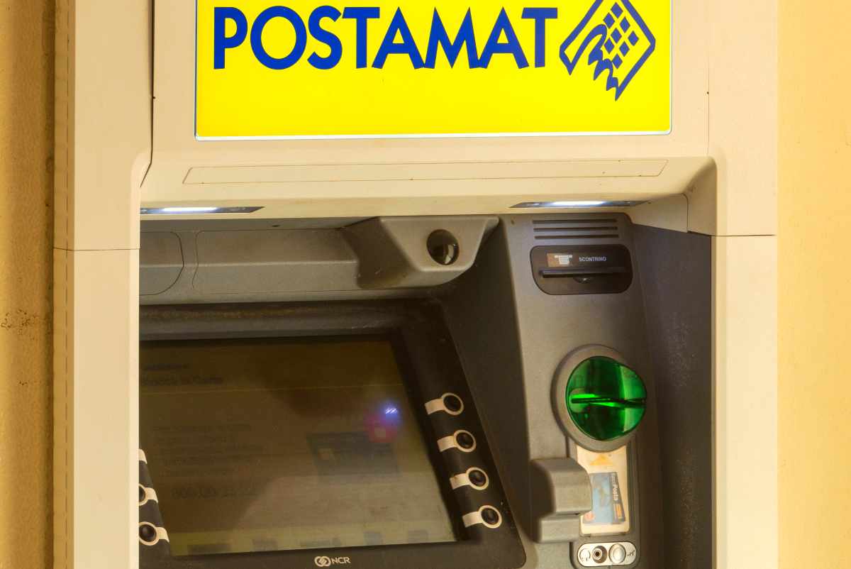 Postamat: come versare denaro contante dallo sportello
