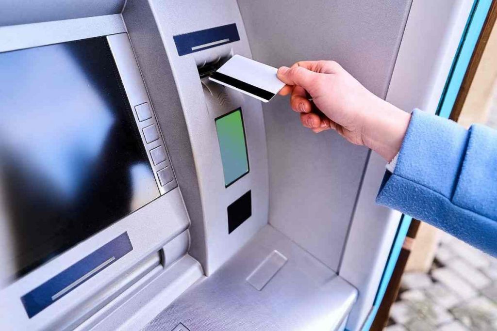 Bancomat trattenuto dallo sportello automatico: ecco cosa fare