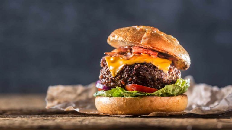 Hamburger, quanta carne contiene? La risposta vi farà impazzire