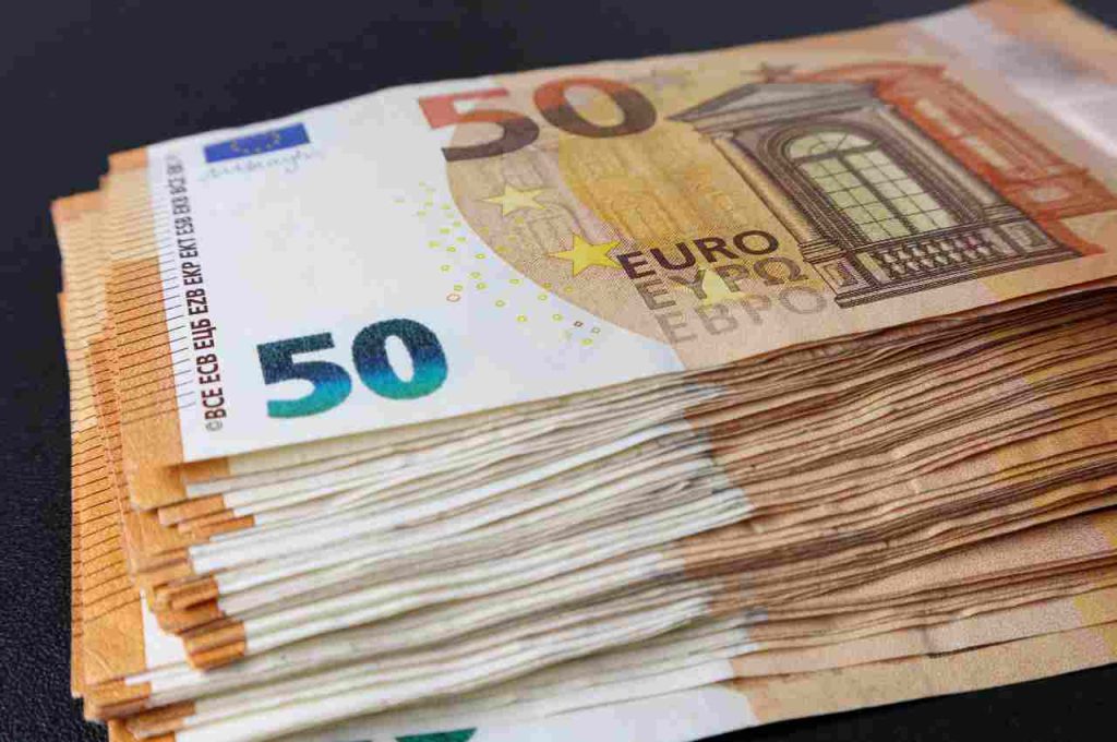 Banconote, quella speciale europea può valere anche 2500 euro